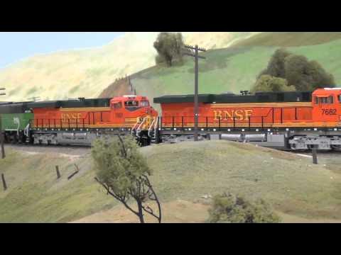 BNSF ES44DCs Lead a Manifest on Tehachapi - YouTube
