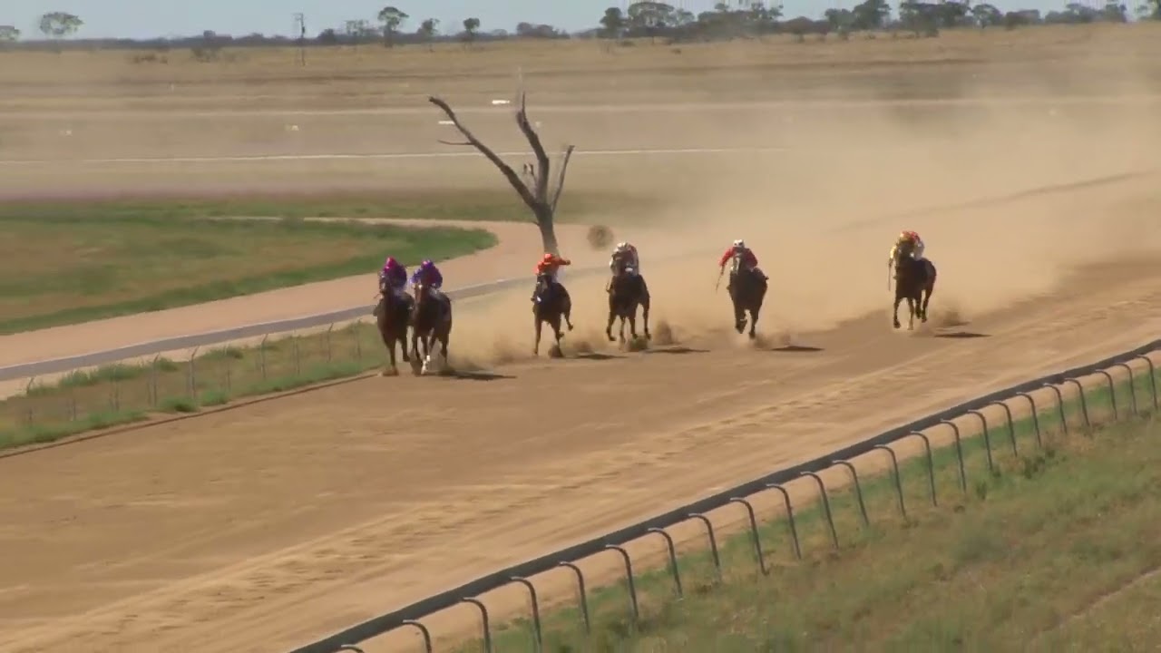 Longreach-21082022-race-2 - YouTube