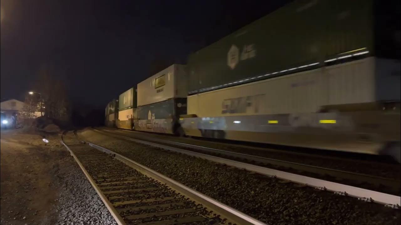 NS 8049 ES44AC leads NS 28X with a Sick K5HL at Piscataway,NJ - YouTube