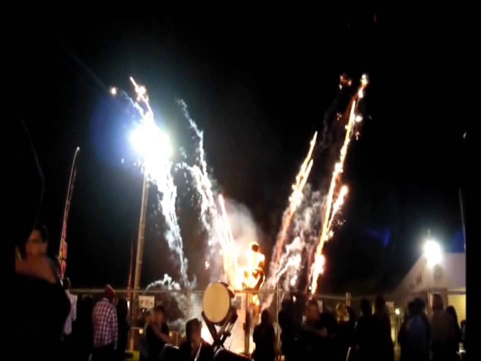 Auckland Armageddon Expo 2013 - FireWorks And The Burning Man guy Fawks ...