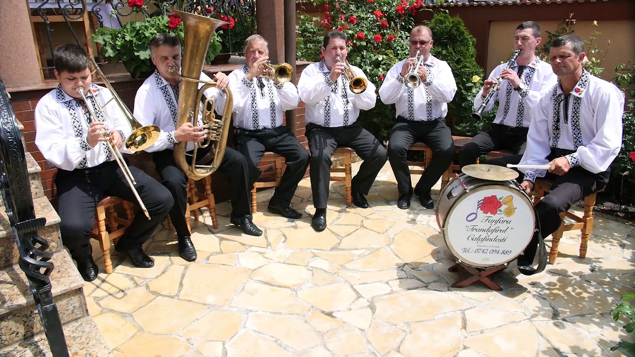 Fanfara Calafindesti - YouTube