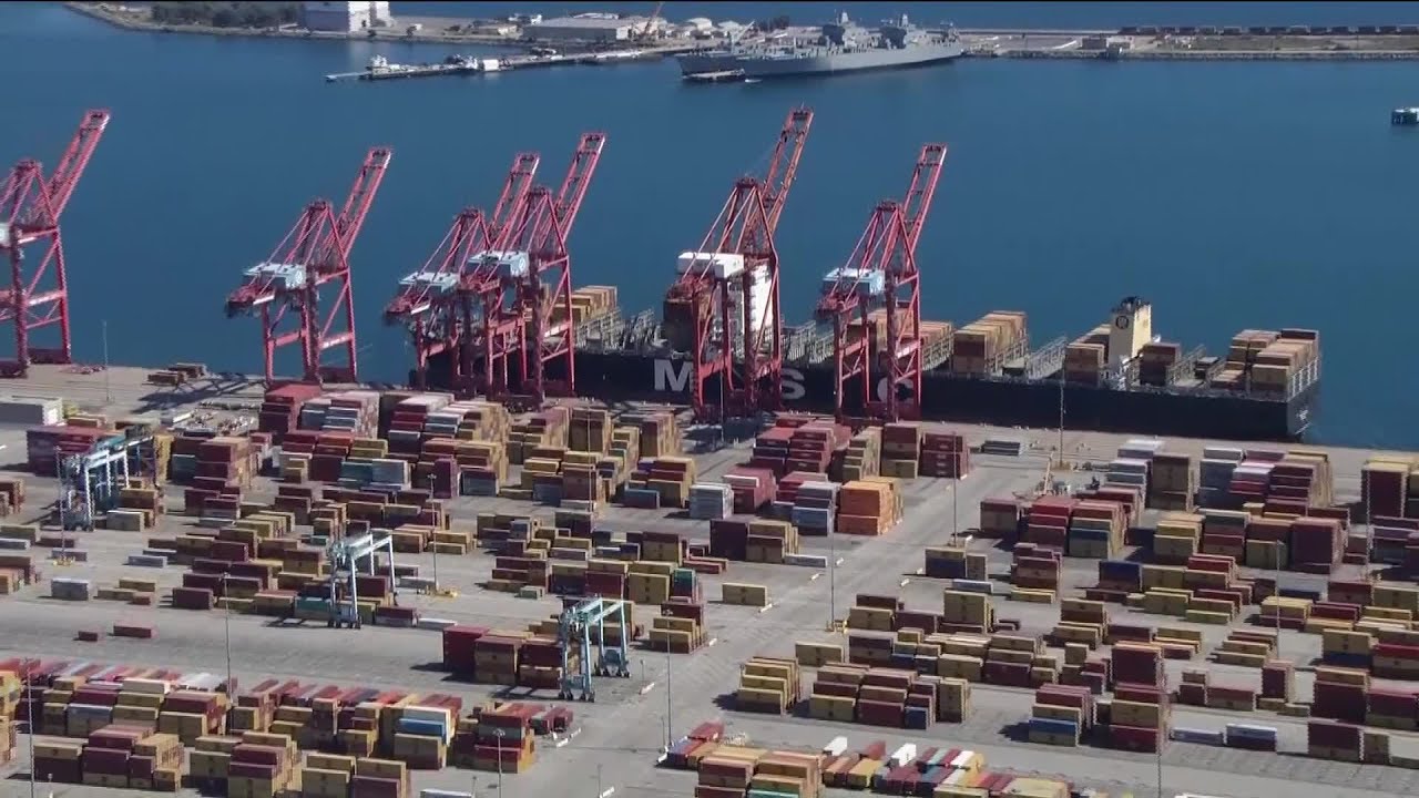 2 major US ports shut down as union 'withholds labor' amid contract ...