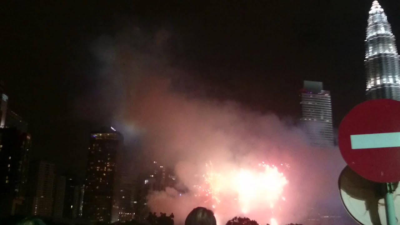KLCC FIREWORKS 2015 - YouTube
