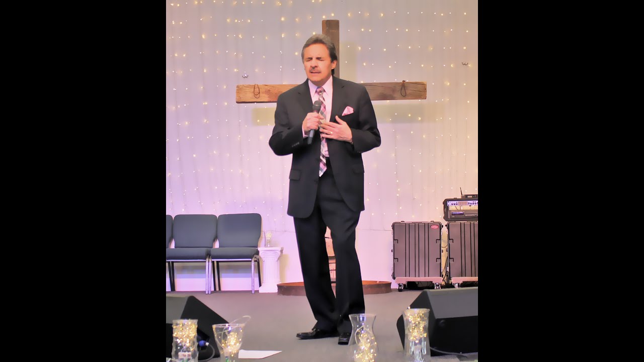 PASTOR ROGER LUCERO SINGS "WHO AM I THAT A KING SHOULD BLEED AND DIE ...