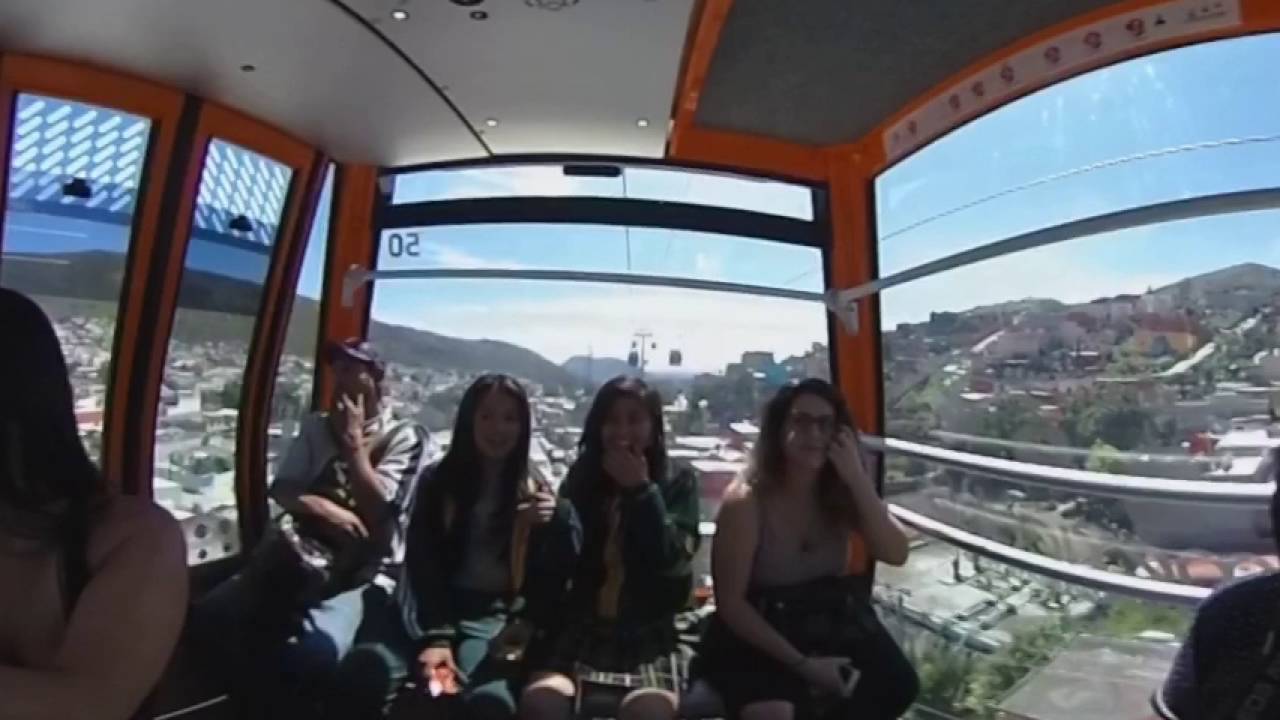 Memes Teleferico Ecatepec Radio Mitre SE LE ENGANCHÓ LA ROPA EN EL