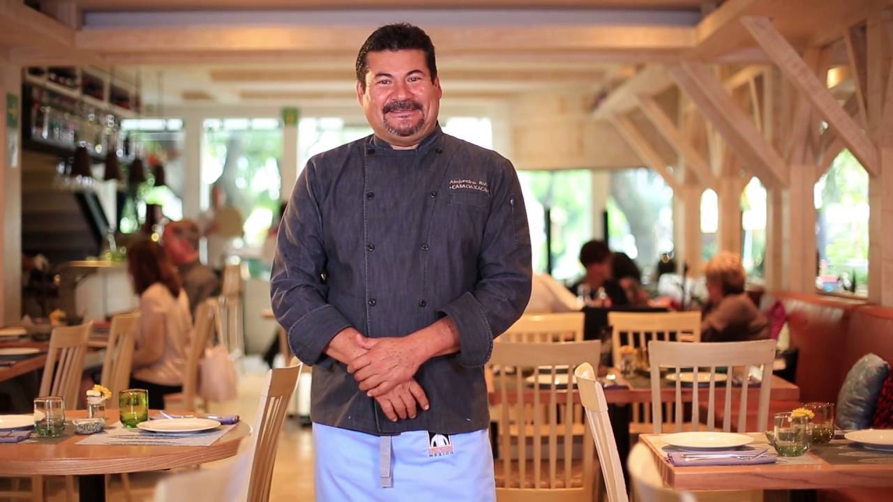 Chef Alejandro Ruiz (Guzina Oaxaca) - Quincena del Comensal 2016 - YouTube