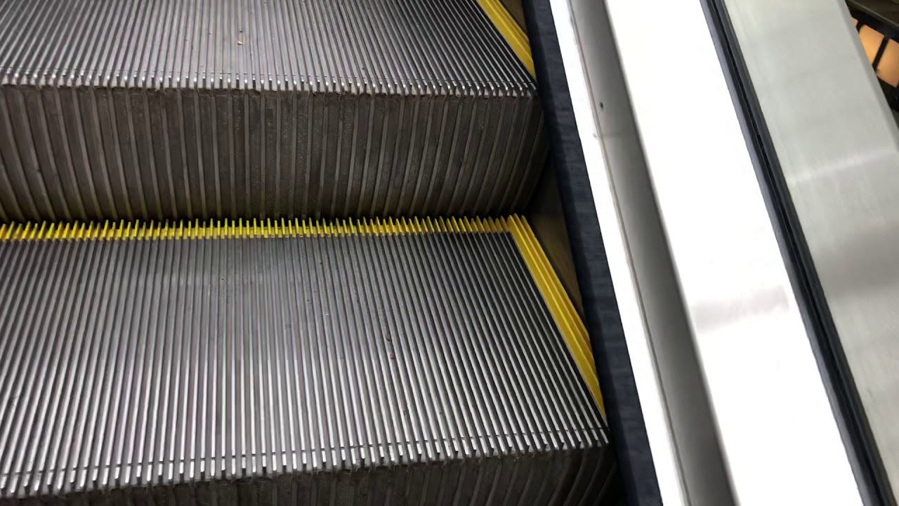 Otis Escalator Near ASDA & JD Sports/TK Maxx In Merry Hill - YouTube