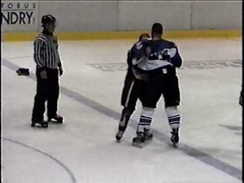 Éric T Lavigne vs Martin Larivière (25-oct-08) - YouTube