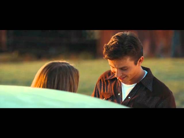 Kenny Wormald And Julianne Hough Kissing