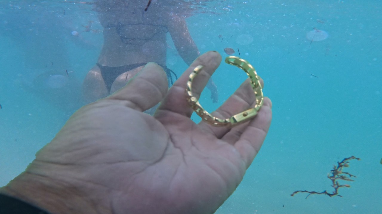 More rings and jewelry found underwater metal detecting - YouTube