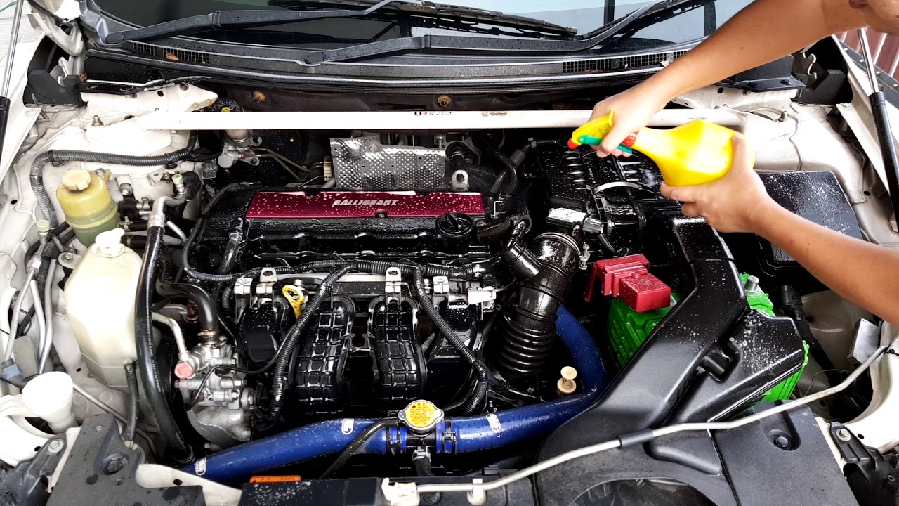 How to do a quick engine wash - YouTube