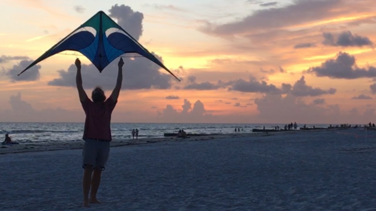 Worlds Greatest Kiting 164 - Prism Quantum Kite - No Line Flying! - YouTube