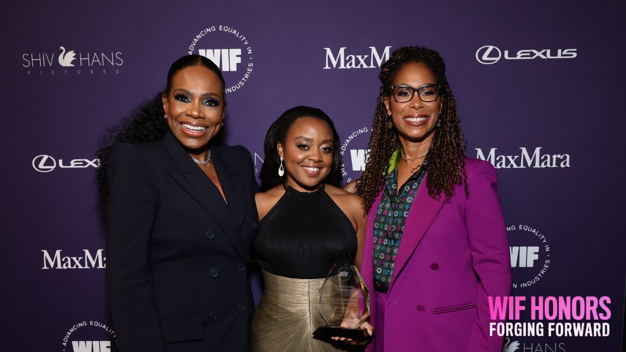 "Abbott Elementary" Crystal Award at the 2022 WIF Honors - YouTube