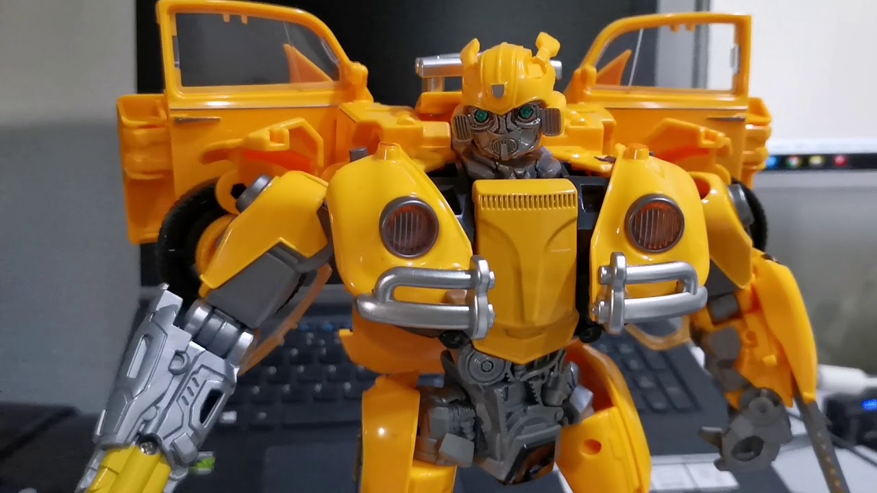 Black Mamba Transformers Oversize Bumblebee HS6003-5 Review 😂 - YouTube