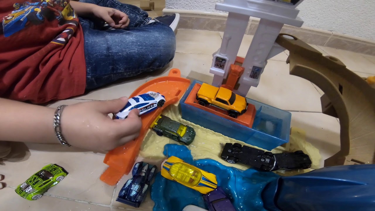 HOT WHEELS SHARK ESCAPE with color changing cars review!!! - YouTube