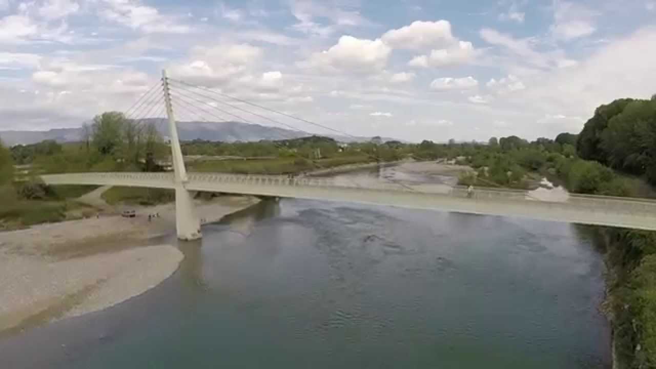 Passeggiata lungo il fiume Serchio (Lucca) - YouTube