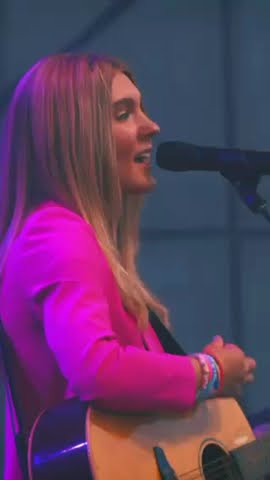 Kanin Wren Taylor Swift Experience - YouTube