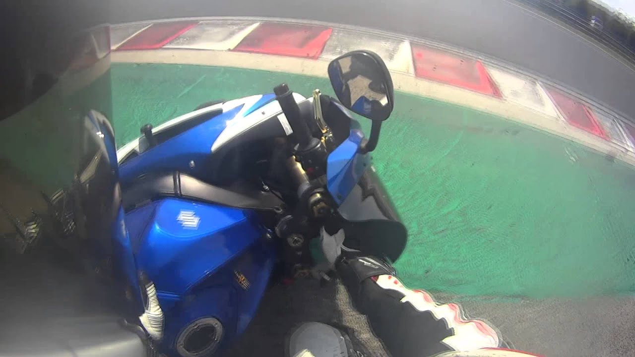 Suzuki GSX-R 600 K6 crash - Hungaroring - YouTube