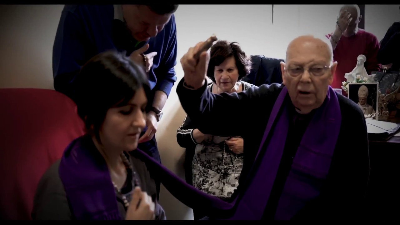 Trailer de The Devil and Father Amorth (HD) - YouTube