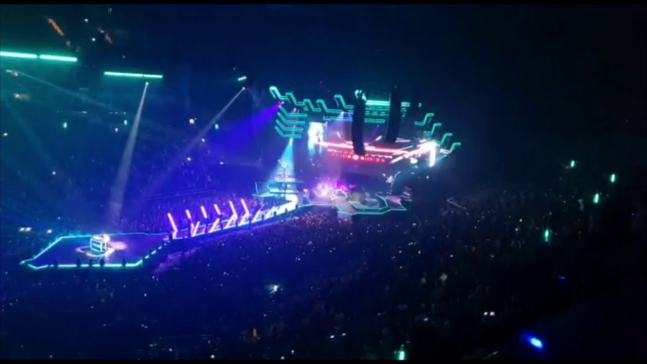 Muse At the O2 - World Tour - YouTube