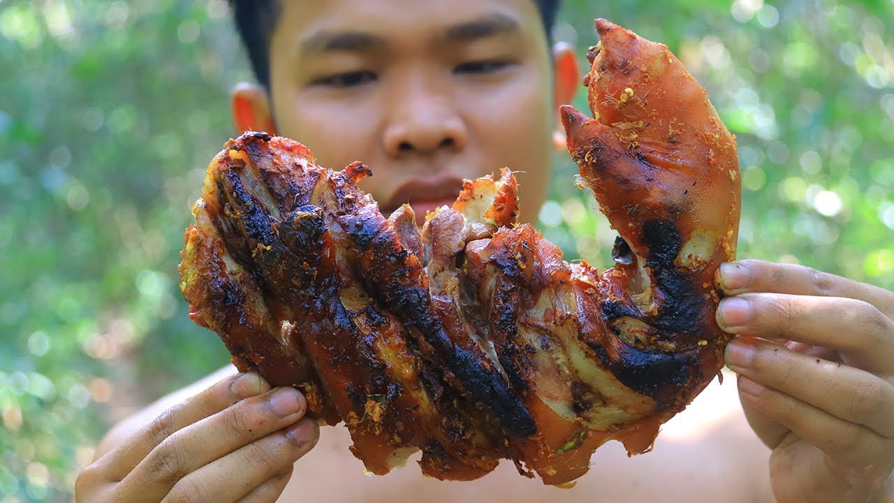 Roasted Yummy Pig Legs In Forest Eating Delicious - YouTube