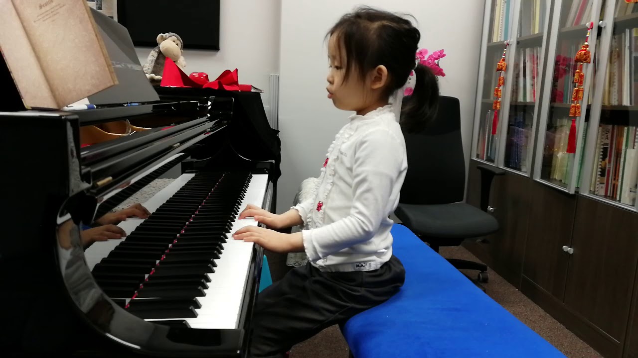 Isabella Li 5 years plays Once Upon time - YouTube