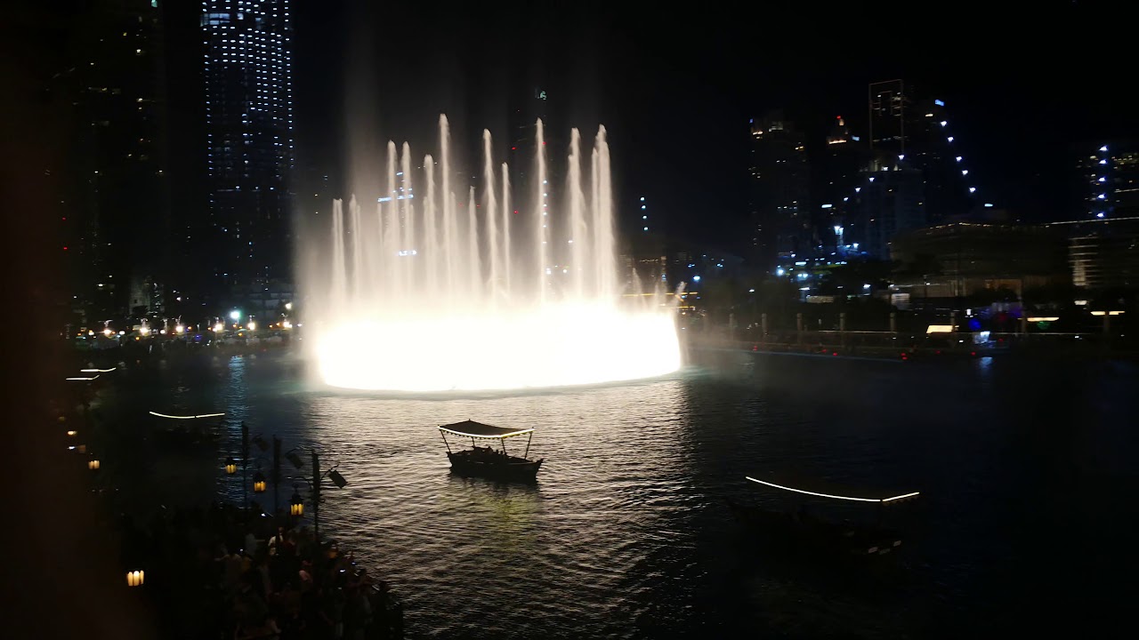 Amazing watershow in Dubai - YouTube