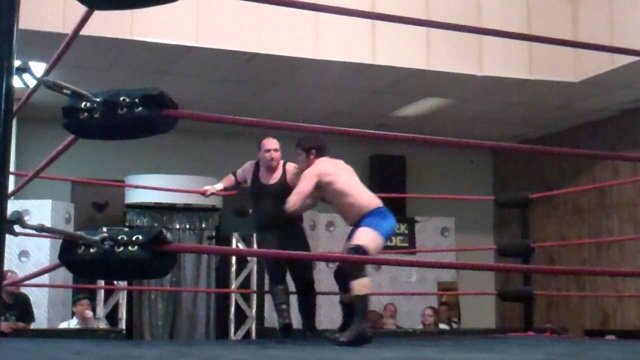 Matt Maverick vs Daniel Eads - YouTube