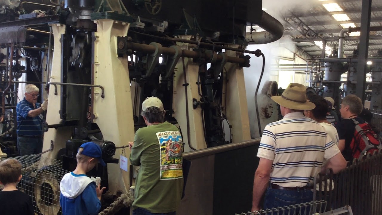 Triple Expansion Steam Engine running - YouTube