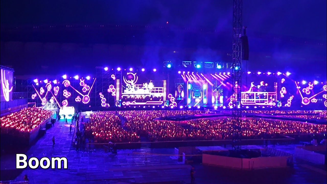 NCT DREAM Boom (220908 CONCERT) #nctdream #kpop #concert - YouTube