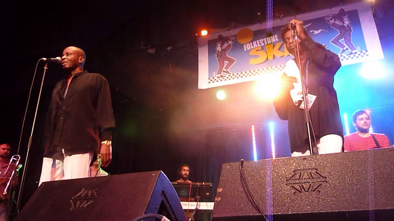 Long Shot Kick de Bucket - Pioneers - Leas Cliff Hall - YouTube