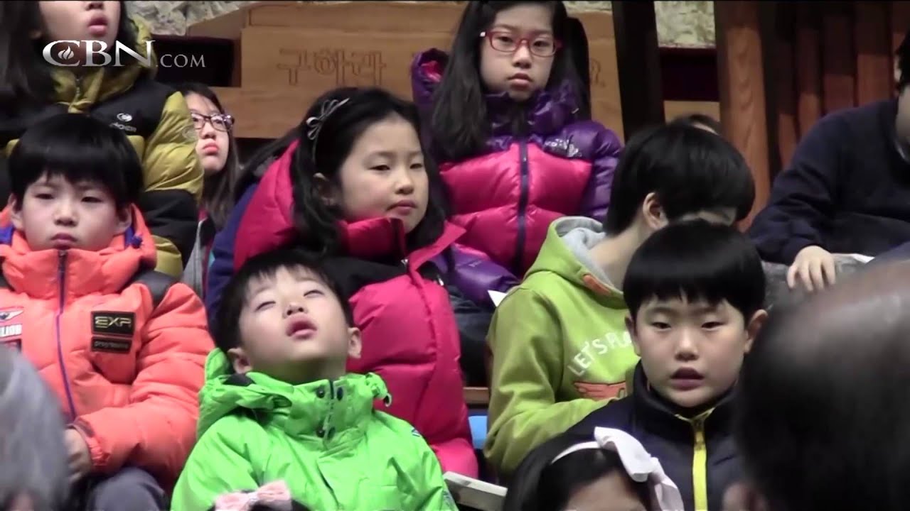 S. Korean Church Marks 35 Years of Early Prayer - YouTube