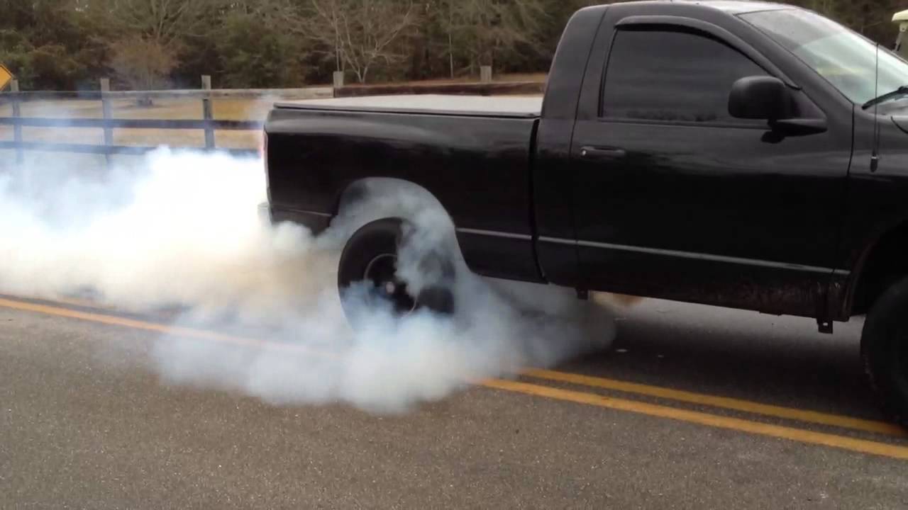 Dodge ram 4x4 burnout - YouTube
