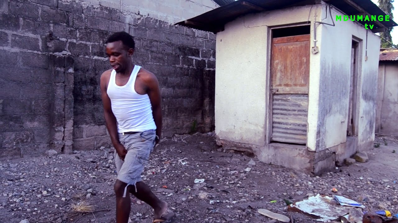 ajinyea kabla ya kufika chooni - YouTube