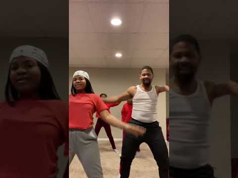 My daughters made me TWERK 🕺🏽🏋🏽‍♂️😂