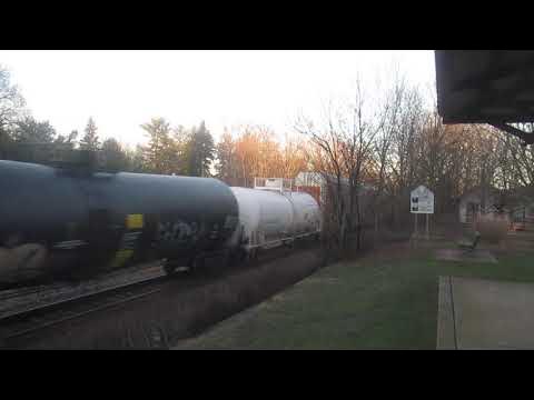 CSX M421 With K5HLL Horn, SD70MAC & DPU at Hopewell, NJ - YouTube
