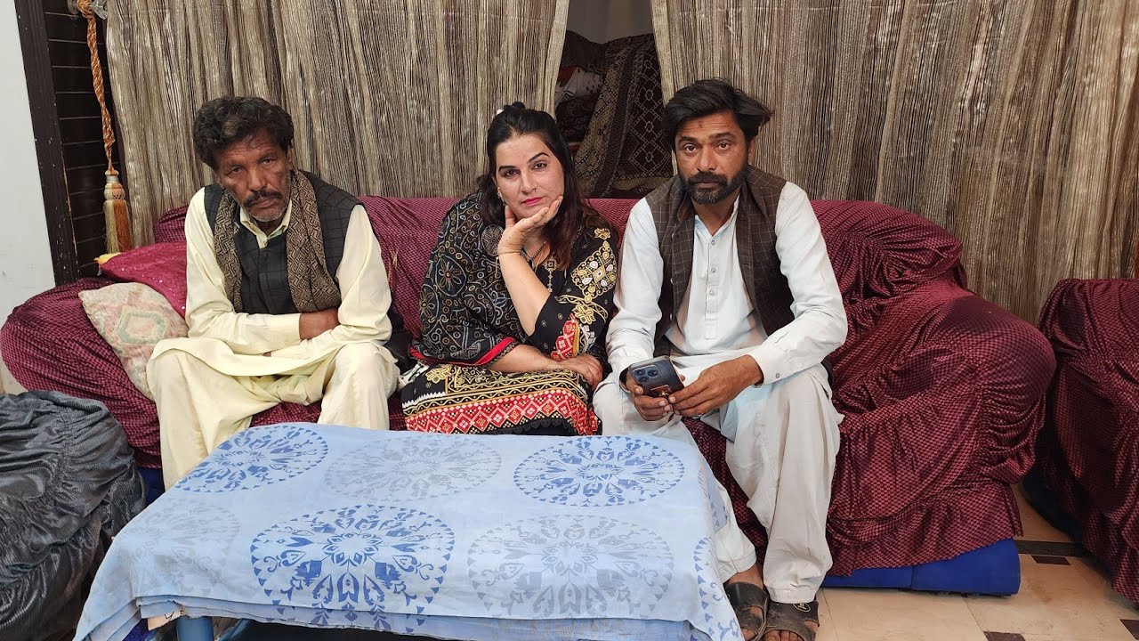 ALIYA MALIK IS ON LIVE - YouTube