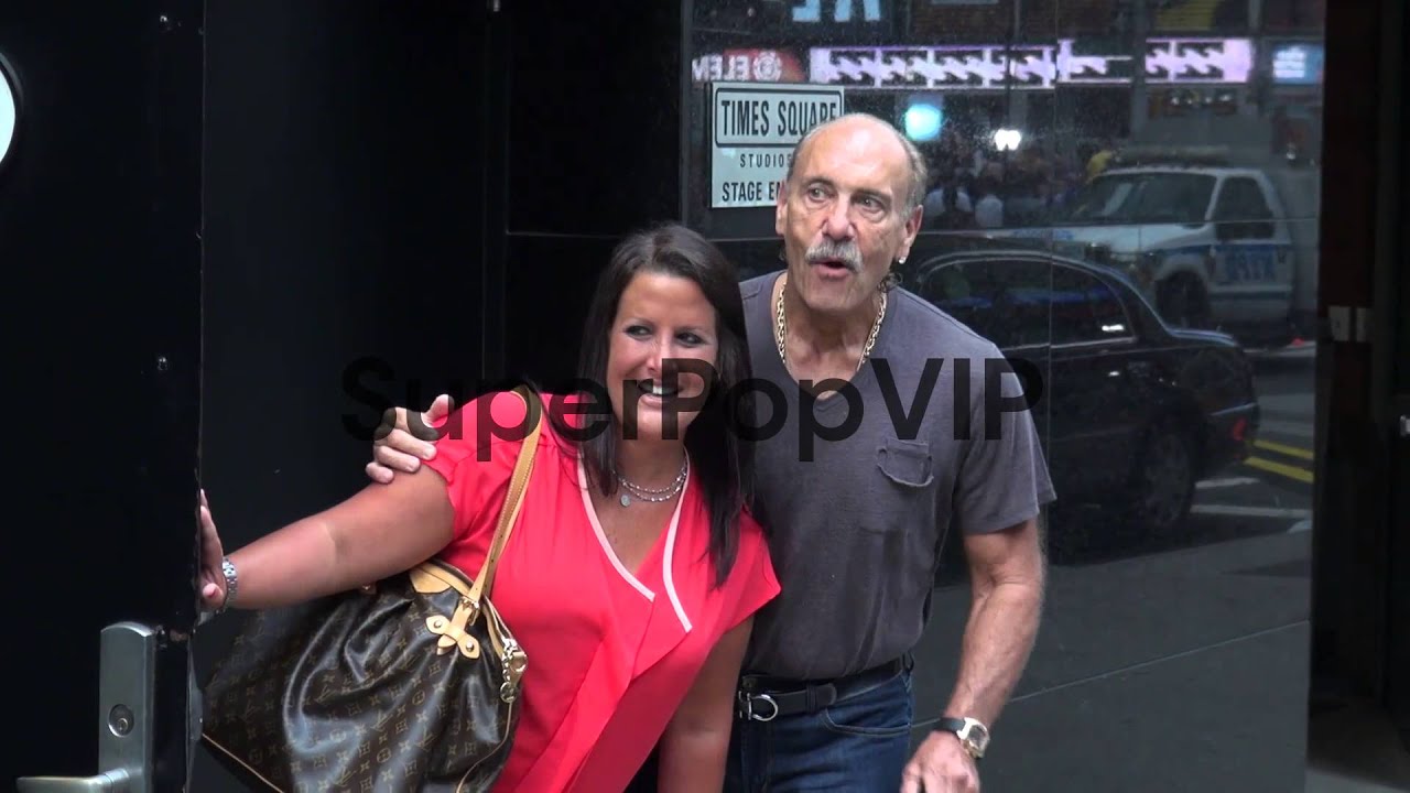 Les Gold and Ashley Broad at the 'Good Morning America' s... - YouTube