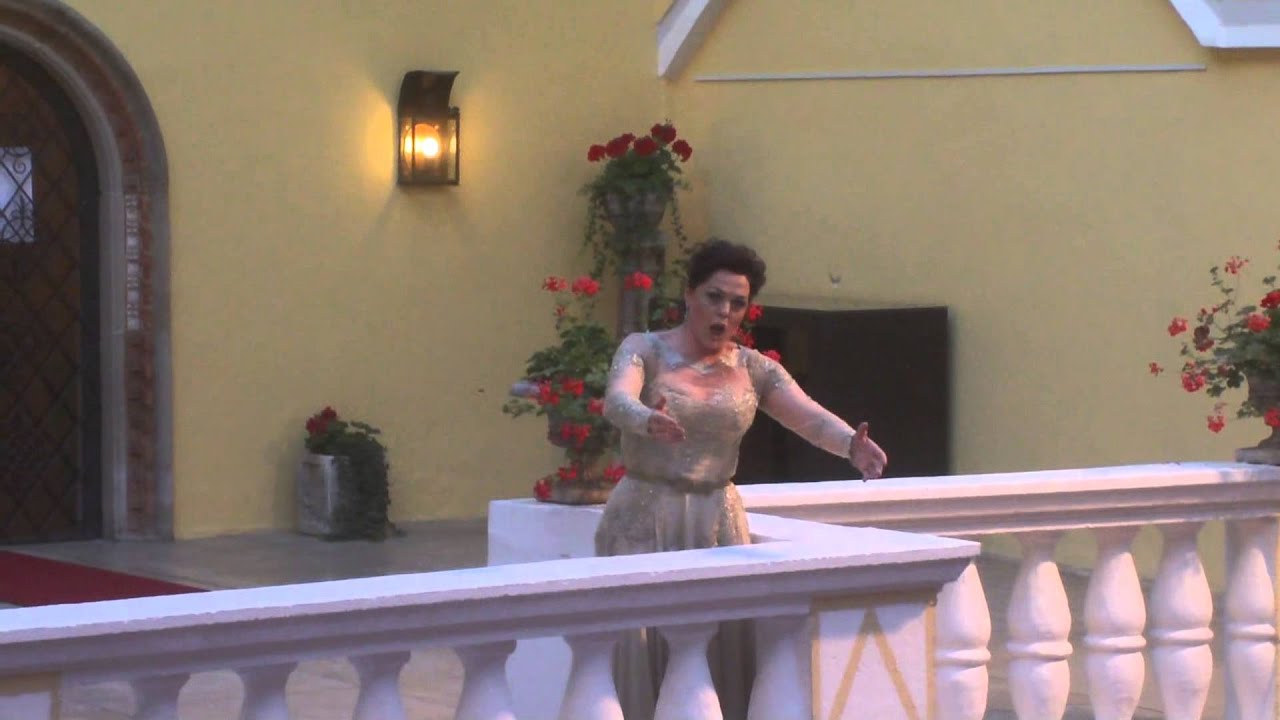 Anna Ryan - Aida - YouTube