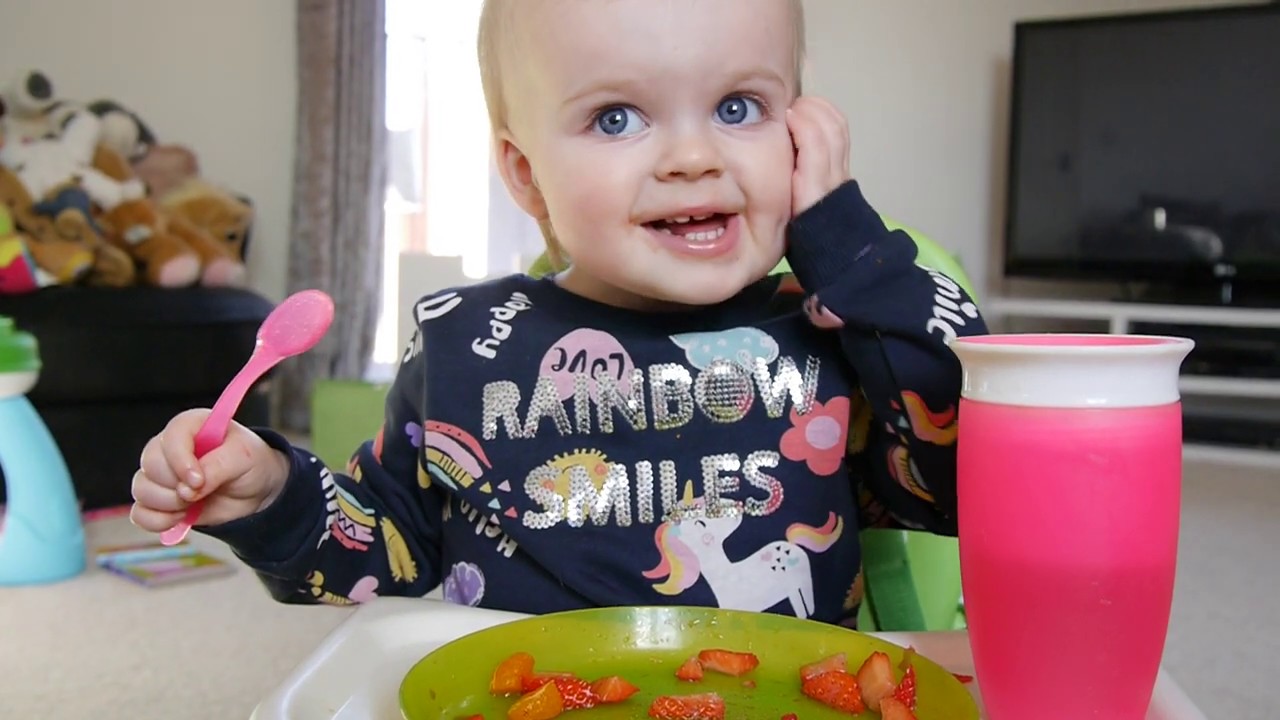 ISLA EATS | CUTE BABY loves EATING food *Sweet* CHUBBY CHEEKS asmr ...