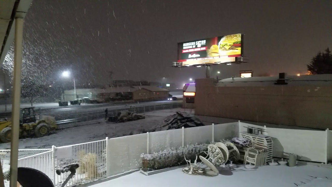 Snowing in Reno NV on Saturday 14th December - YouTube