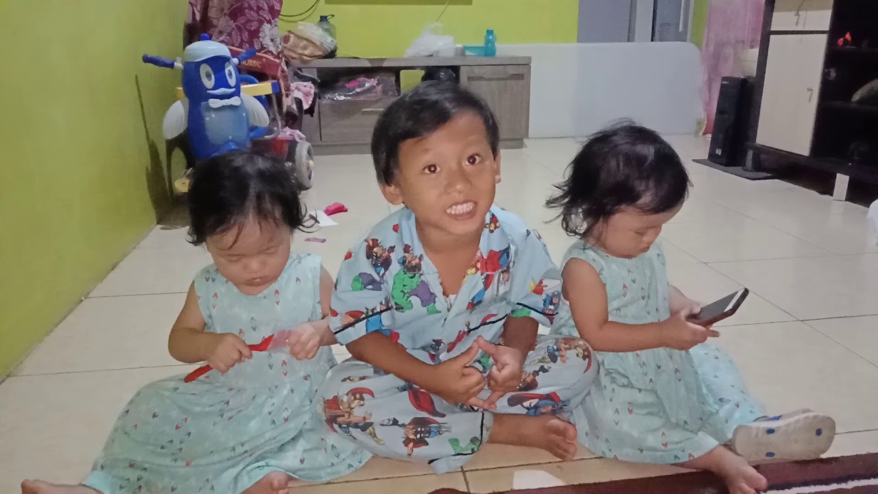 Caca cici with aa - YouTube