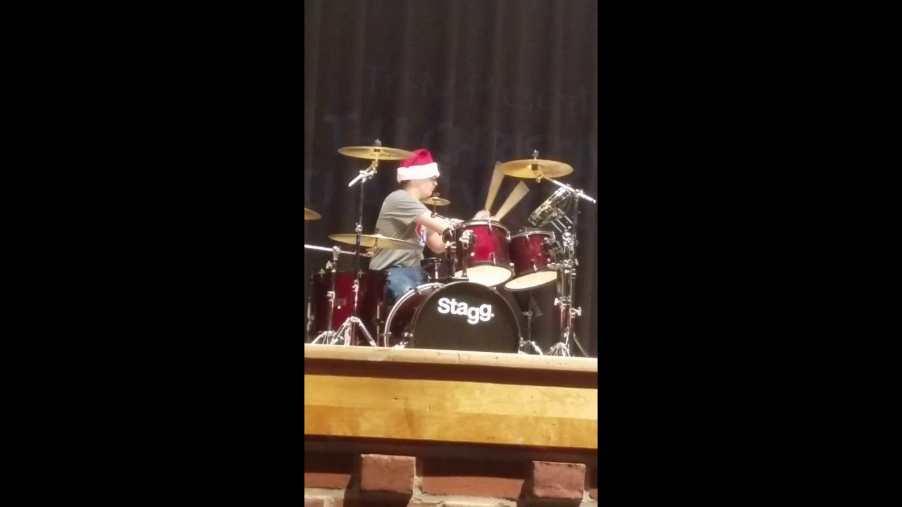 homeless man performs drums for food. - YouTube