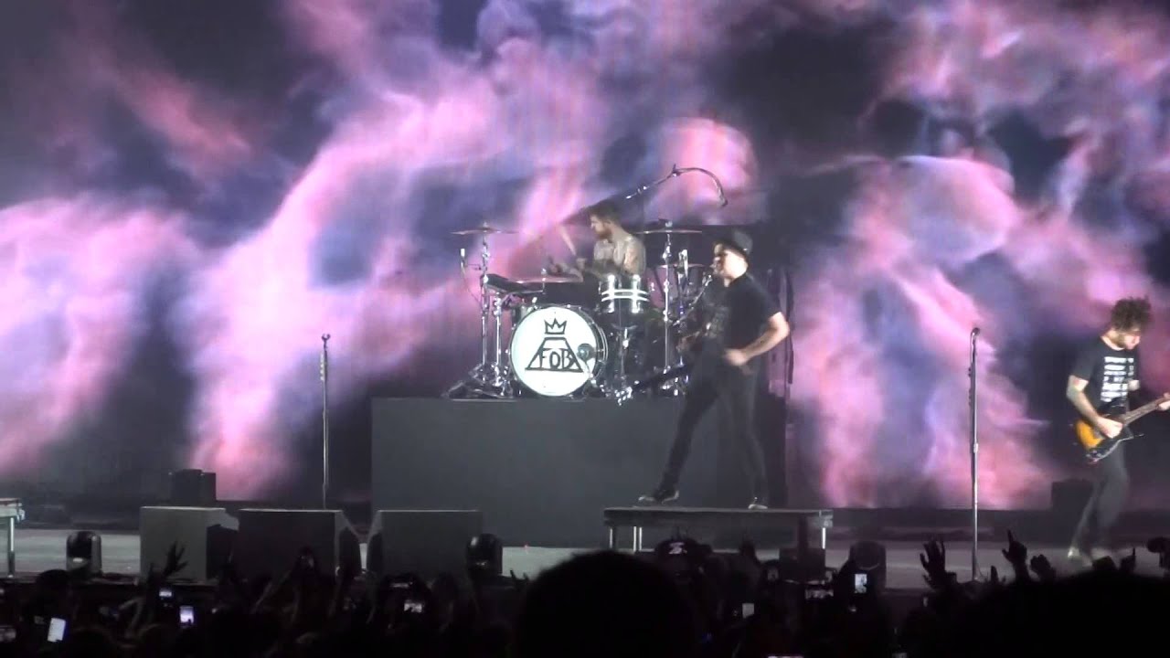 Fall Out Boy "The Phoenix" Boys of Zummer Tour - YouTube