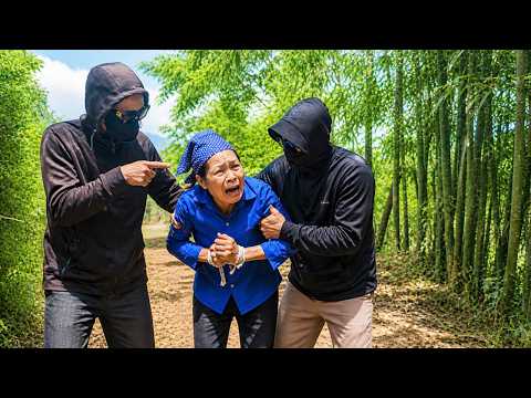 The villain kidnapped Nhuong’s mother. The fight against evil begins.