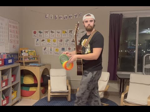 Mr Josh sings: "5 Green and Speckled Frogs" at the Stuffy Sleepover ...