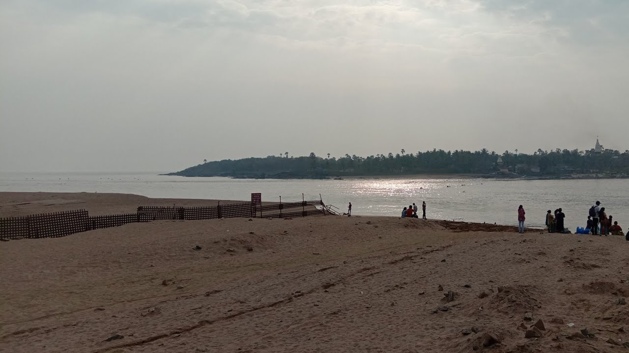 Mumbai biggest fishing beach marve beach exploring vlogs - YouTube
