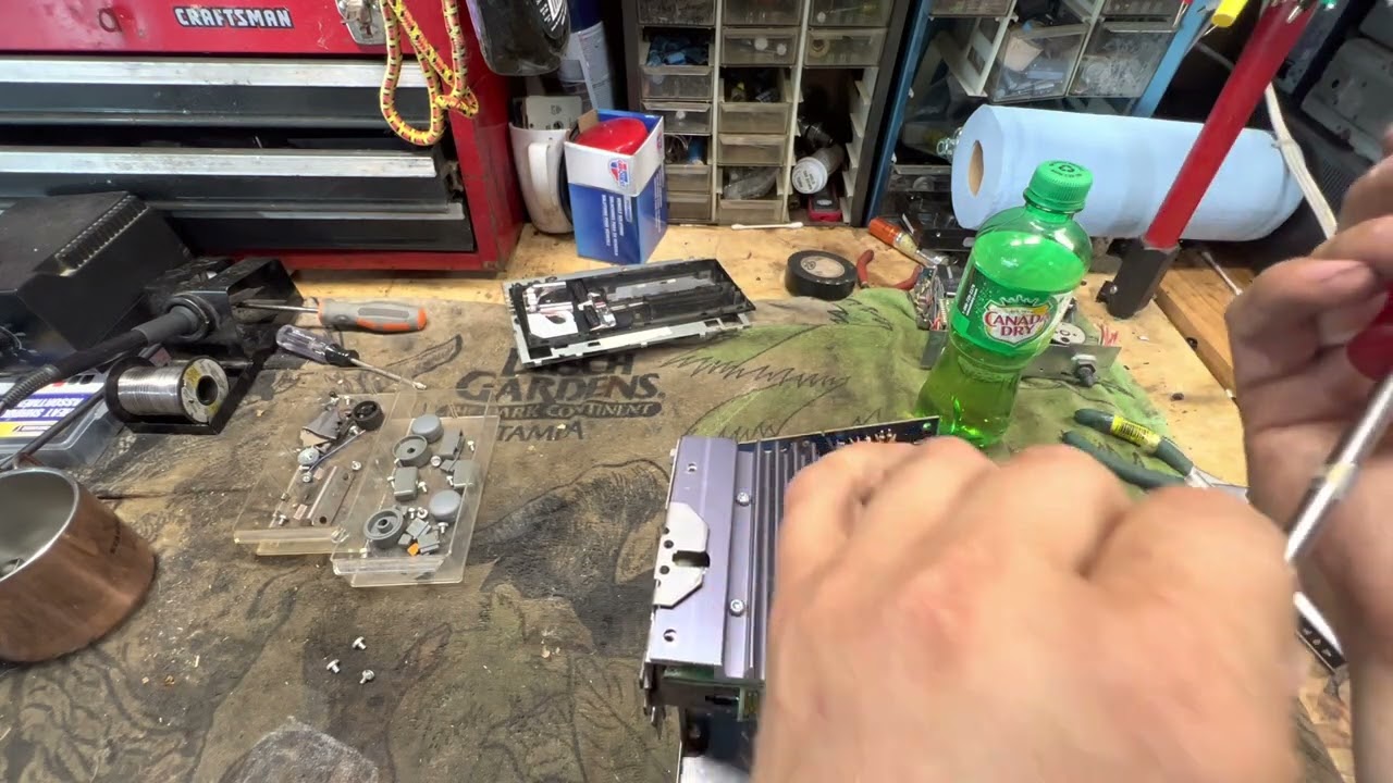 Delco GM Basic Tape Deck stereo disassembly, Delco ETR2000 - YouTube