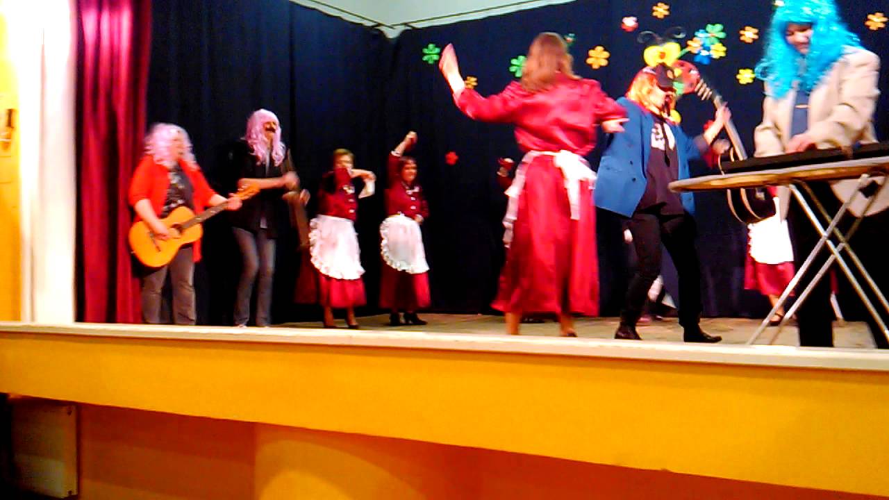 Farsang ZIZI LABOR - YouTube