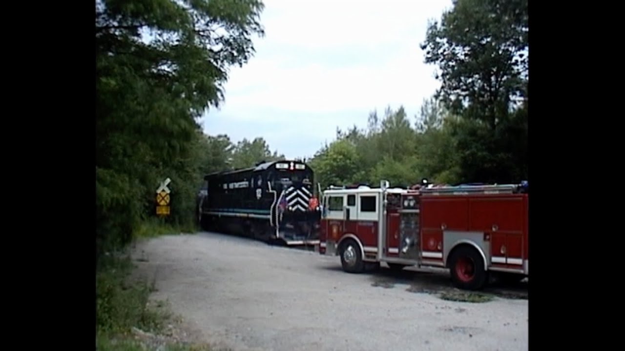 Fore River Transportation 102 GE B23-7 Freight To Yard Area Braintree ...